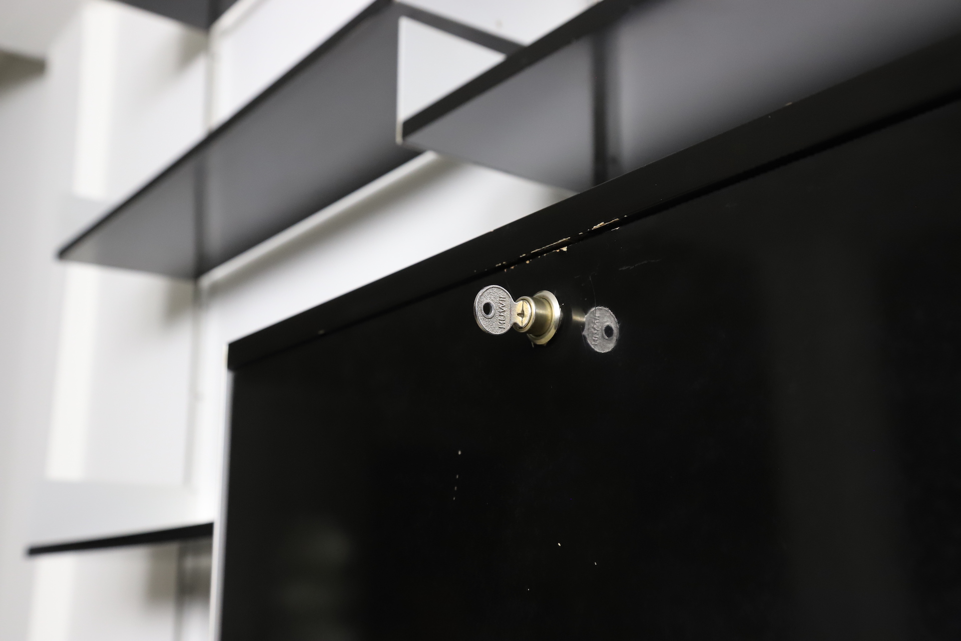 Dieter Rams ‘606’ wall unit – Studio Alium